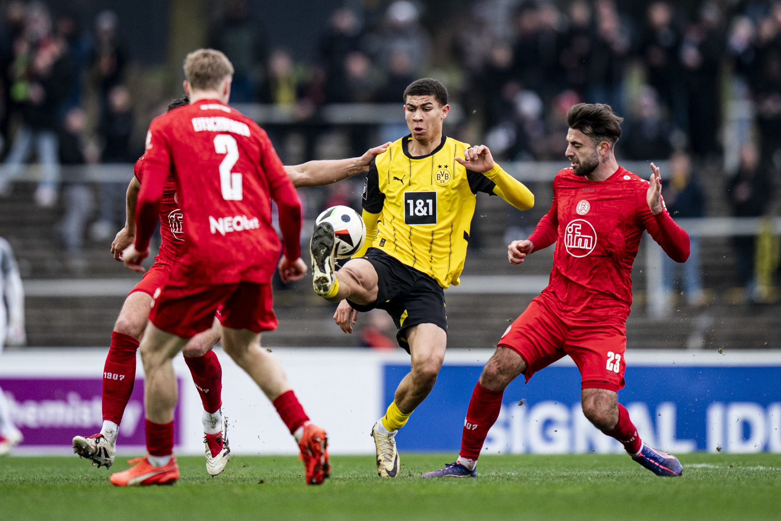 Official | Fortuna Düsseldorf sign Borussia Dortmund striker Jordi ...