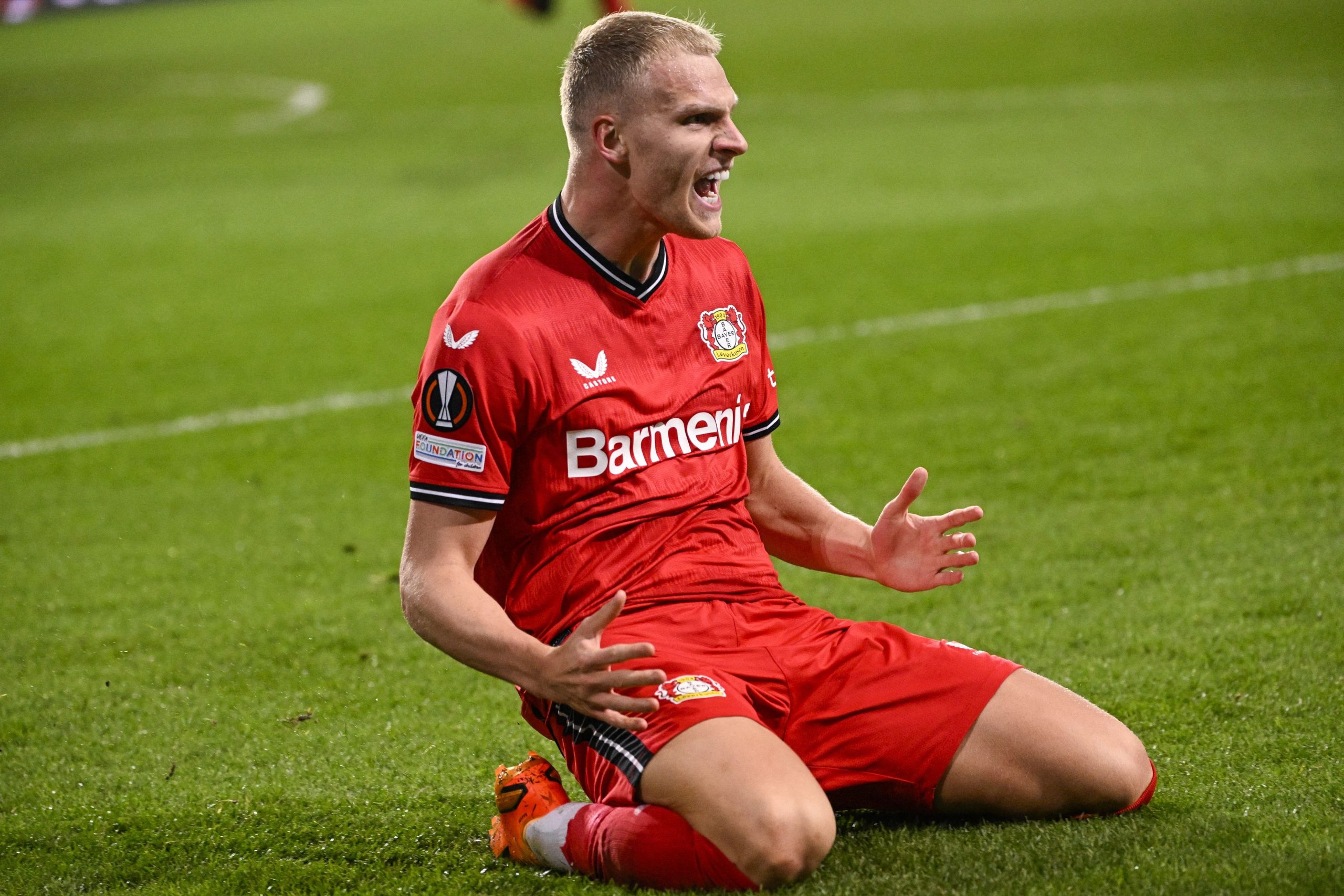 Official | Bayer Leverkusen's Mitchel Bakker signs for Atalanta - Get ...