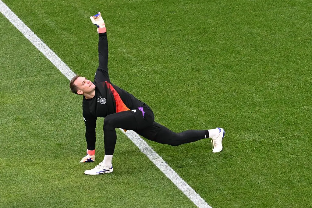 Manuel Neuer sets new appearance record - Get German Football News