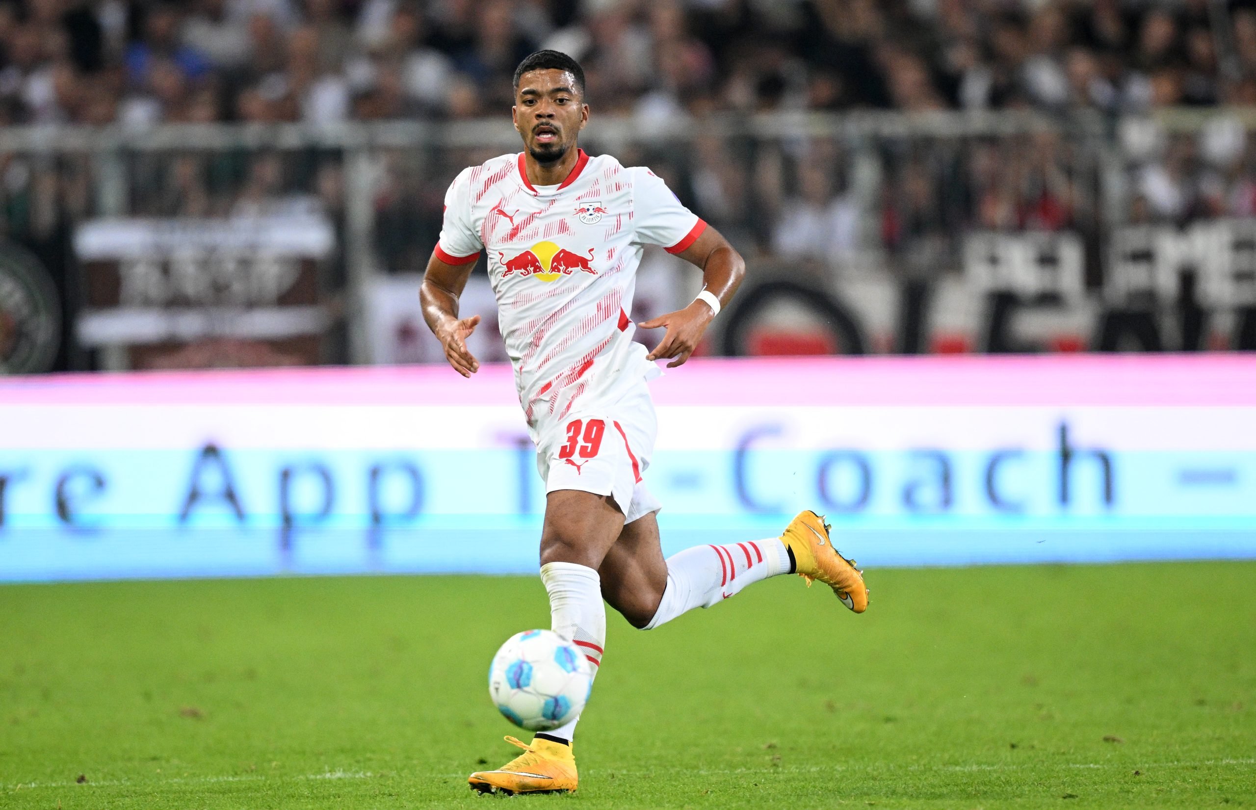 RB Leipzig's Benjamin Henrichs leaves German national team due to injury - Get German Football News