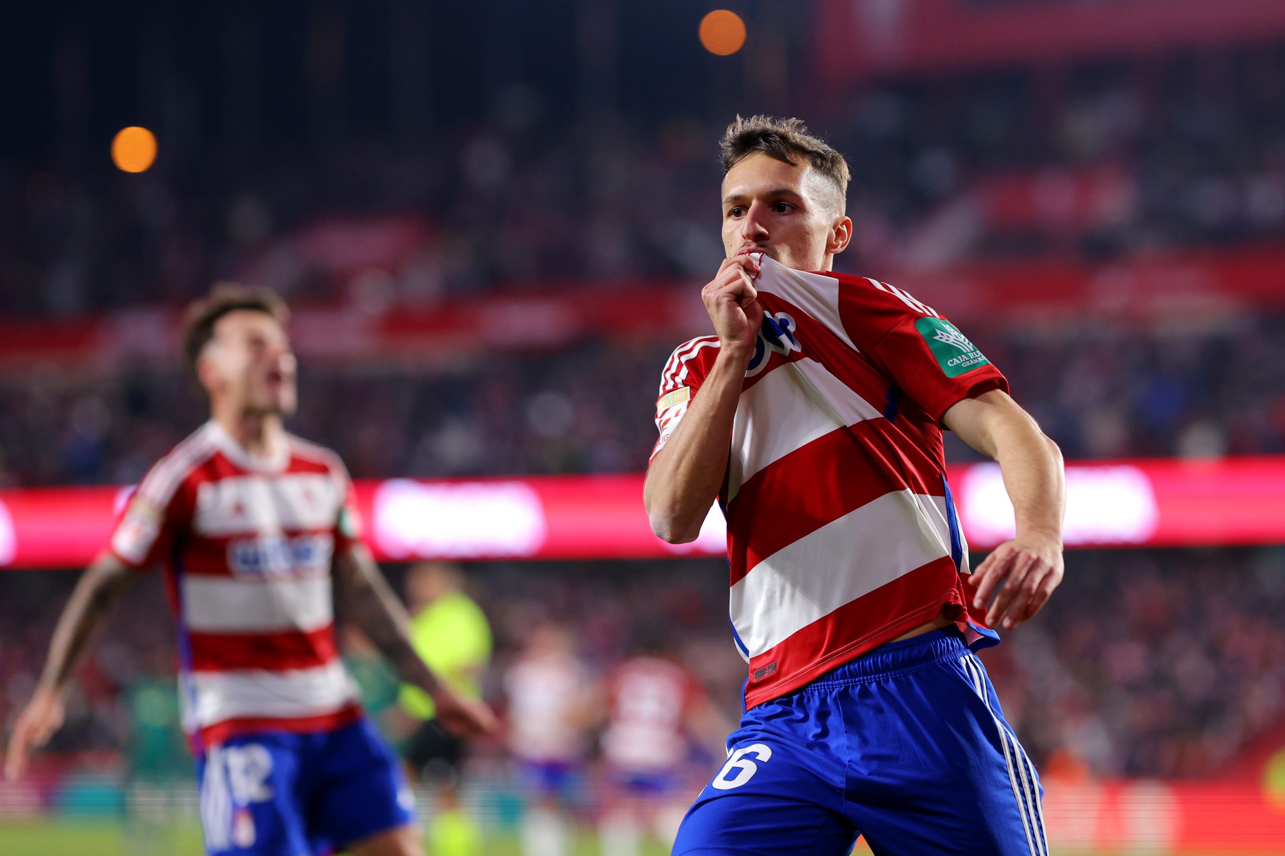 Official | Bayern Munich complete the signing of Bryan Zaragoza from ...