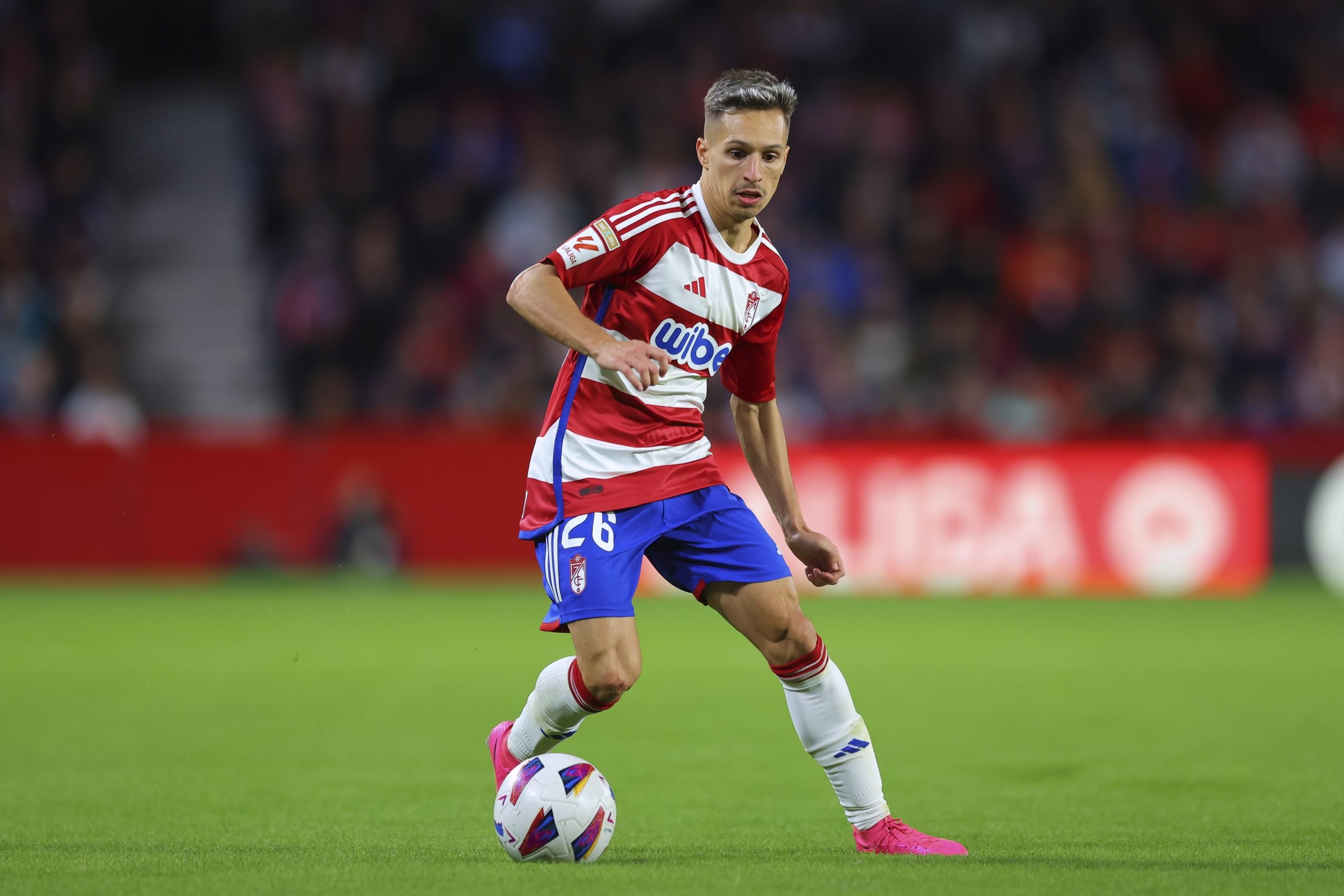 Bayern Munich set to complete the signing of Granada's Bryan Zaragoza ...