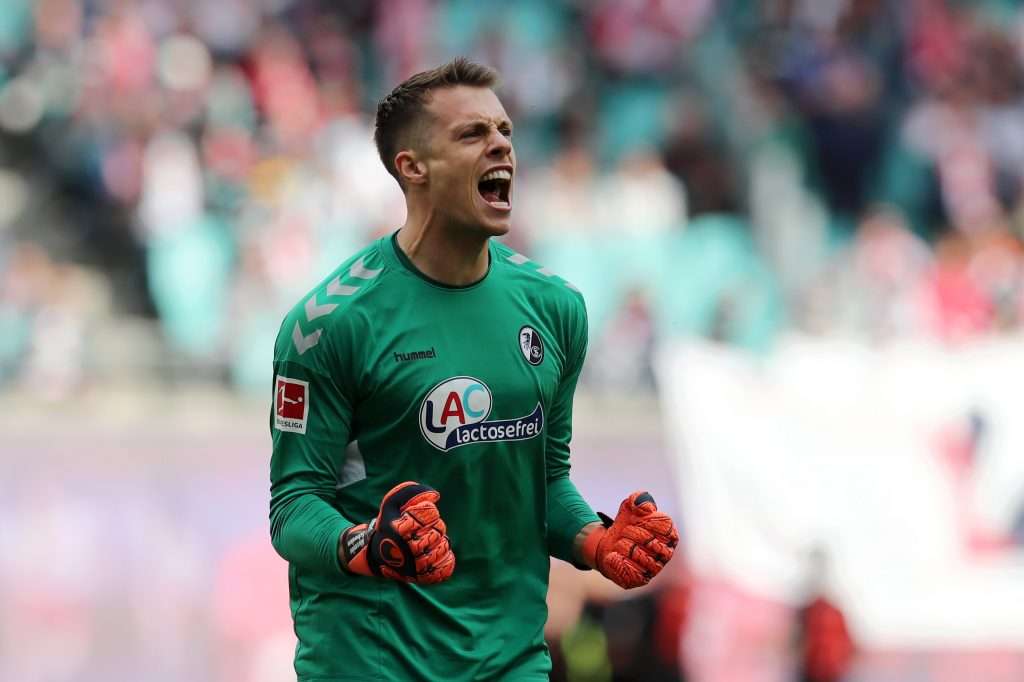 Schalke reach basic agreement with Alexander Schwolow - Get German ...